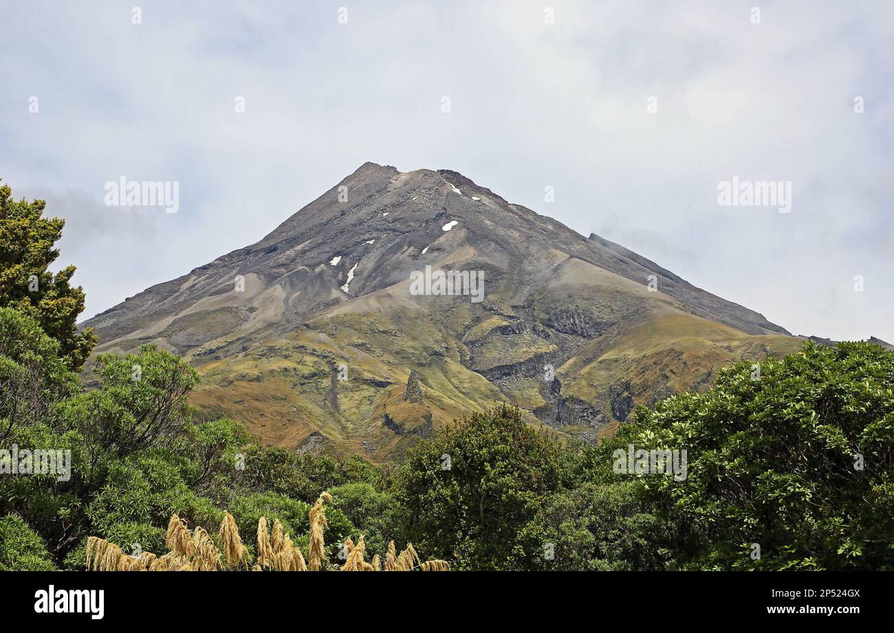 New zealand volcano mountain hi-res stock photography and images - Alamy