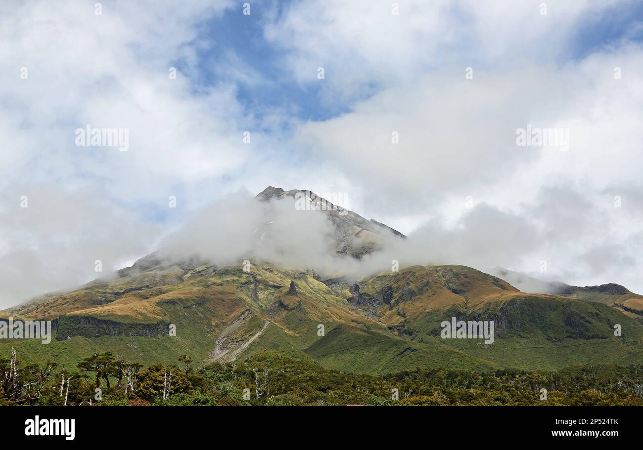 Clouds around crater taranaki mt hi-res stock photography and images ...