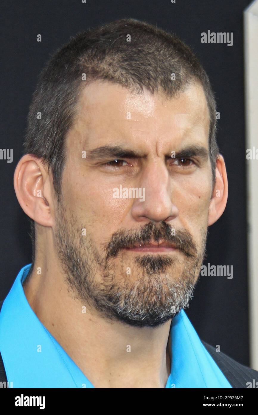 Actor Robert Maillet attends the premiere Of Warner Bros. Pictures And ...