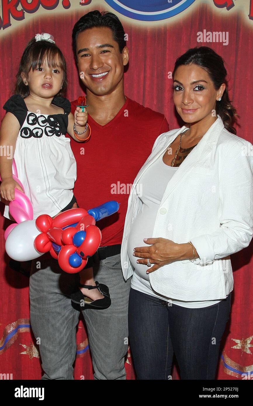 Mario Lopez , wife Courtney Lopez and daughter Gia attend the premiere ...
