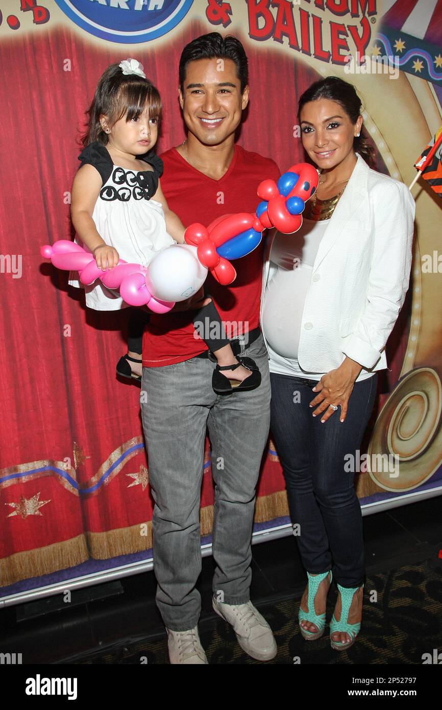 Mario Lopez , wife Courtney Lopez and daughter Gia attend the premiere ...
