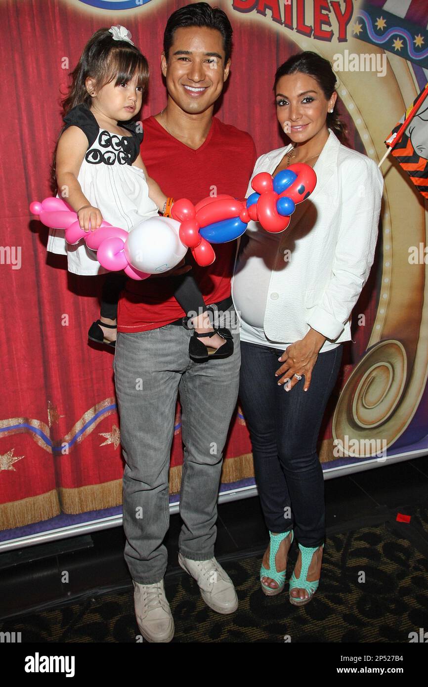 Mario Lopez , wife Courtney Lopez and daughter Gia attend the premiere ...