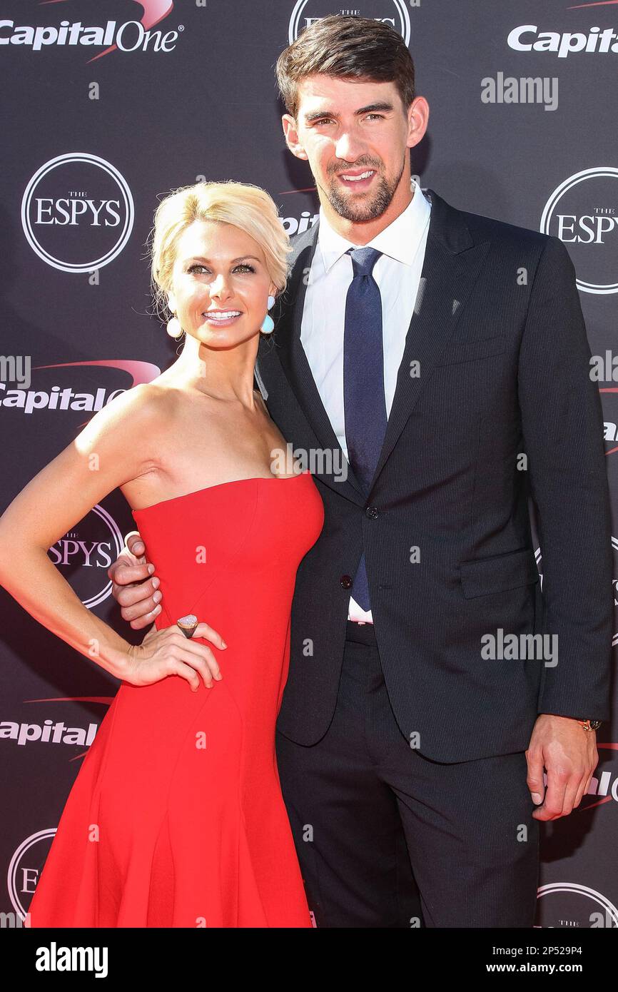 Olympic swimmer Michael Phelps and Golf Channel reporter Win McMurry ...