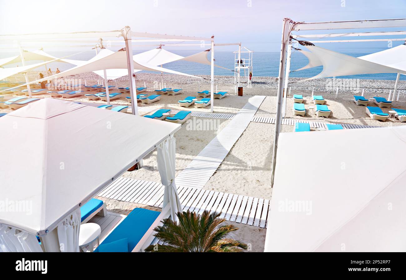 Sun beds beach resort hi-res stock photography and images - Alamy