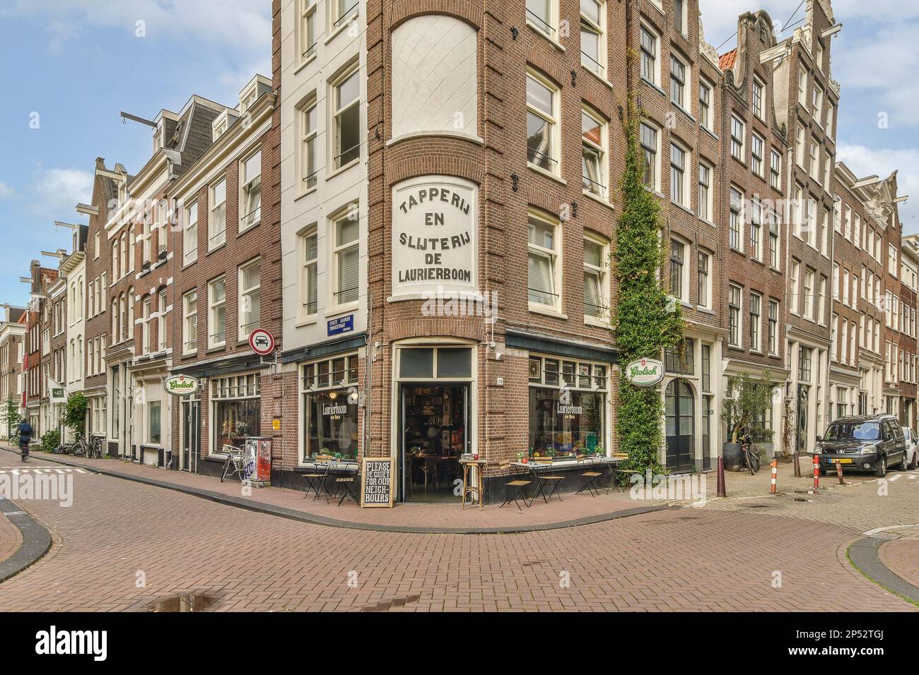 a bricked building in the middle of an urban area with cars parked on ...