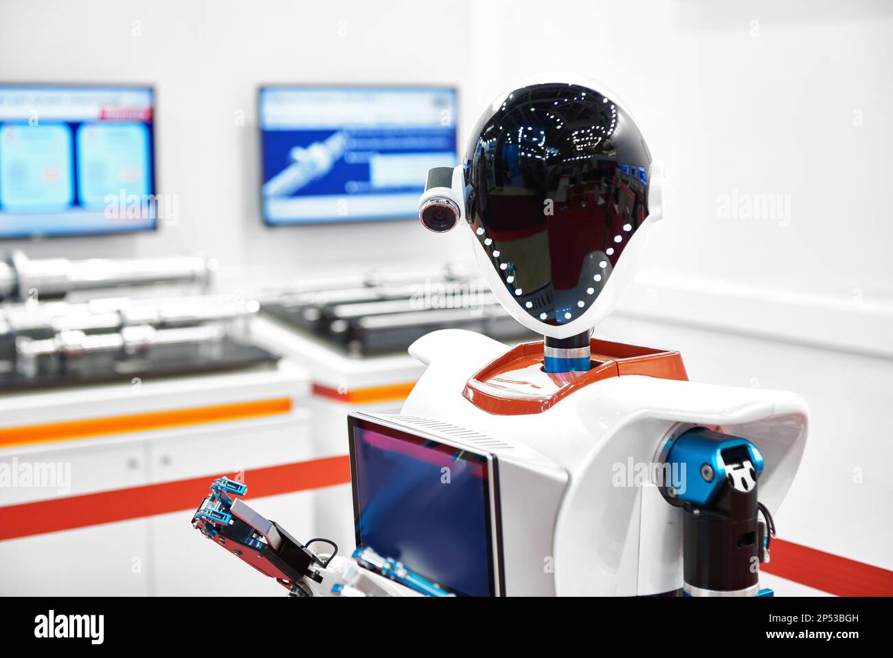 Customer service robot hi-res stock photography and images - Alamy