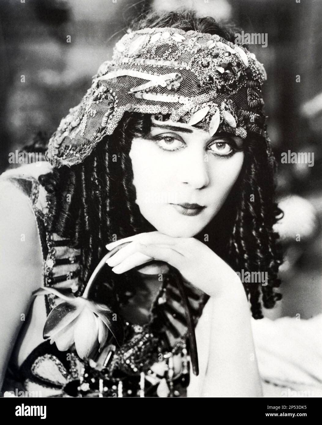 1918 , USA : The celebrated Silent Movie actress THEDA BARA ( 1885 ...