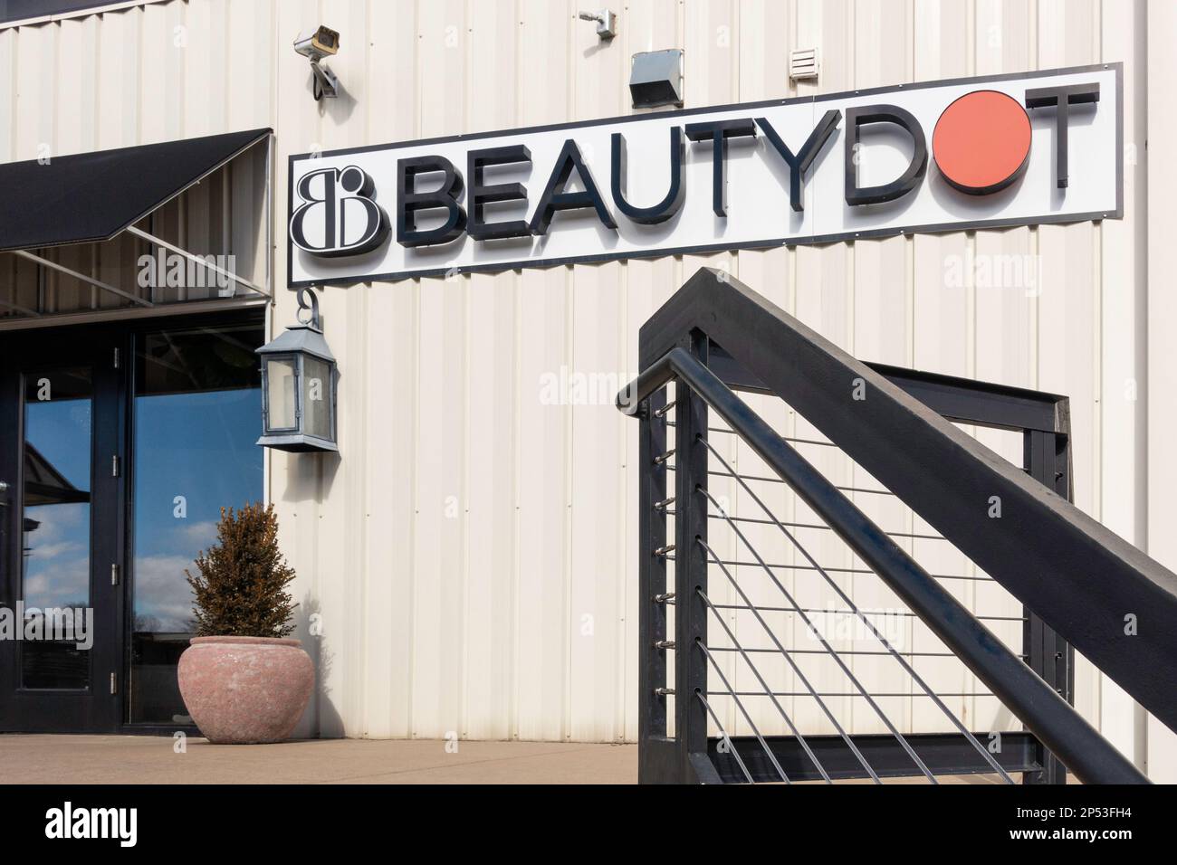 Beautydot hi-res stock photography and images - Alamy