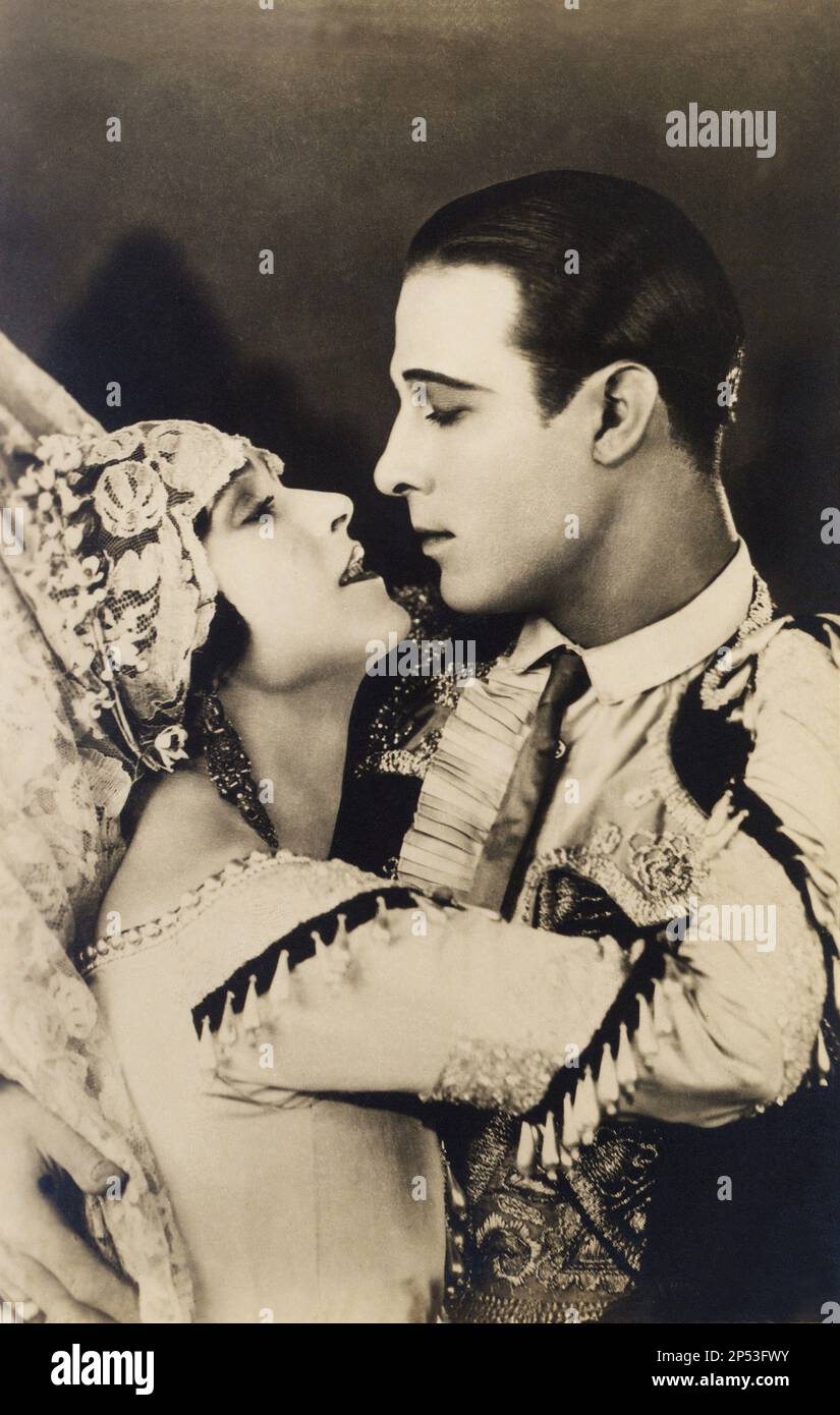 1922 , USA : The silent screen movie actor RUDOLPH VALENTINO ( born ...