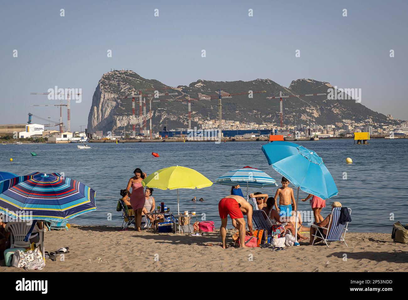 Línea de campo hi-res stock photography and images - Alamy