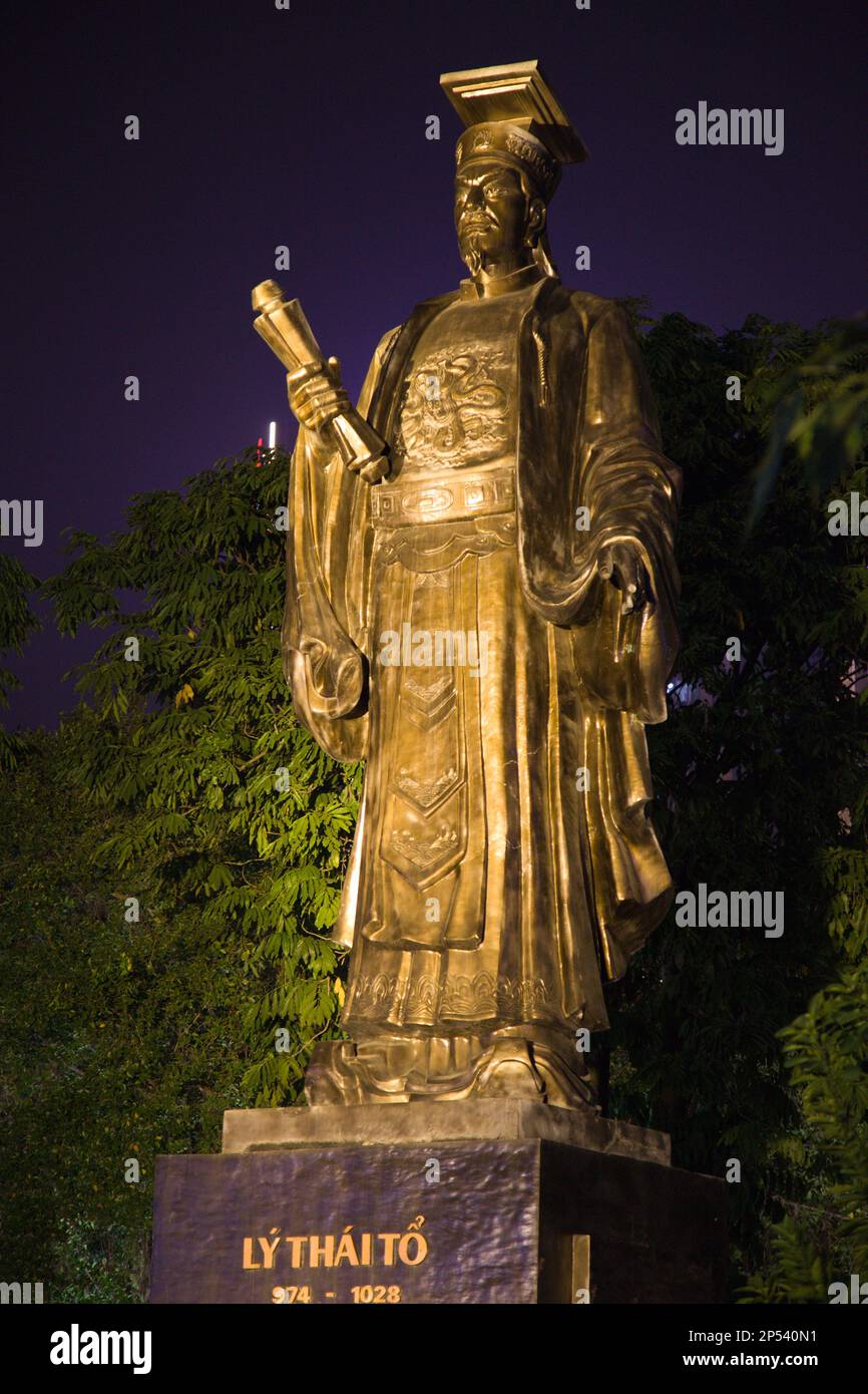Vietnam, Hanoi, Emperor Ly Thai To statue Stock Photo - Alamy