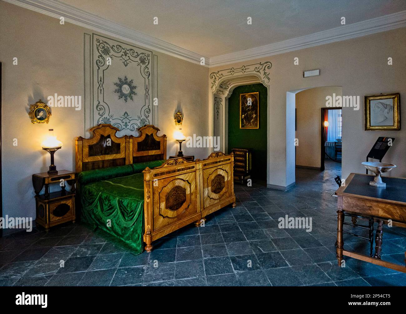 Queens castle hi-res stock photography and images - Alamy