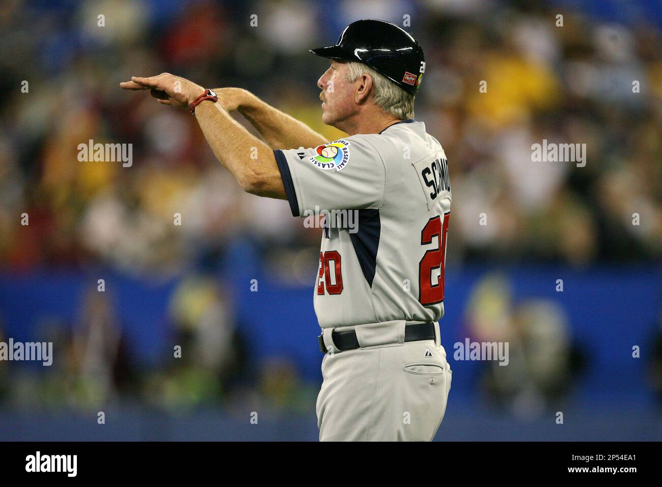 March 8, 2009: Third base coach Mike Schmidt (20) of Team USA during ...