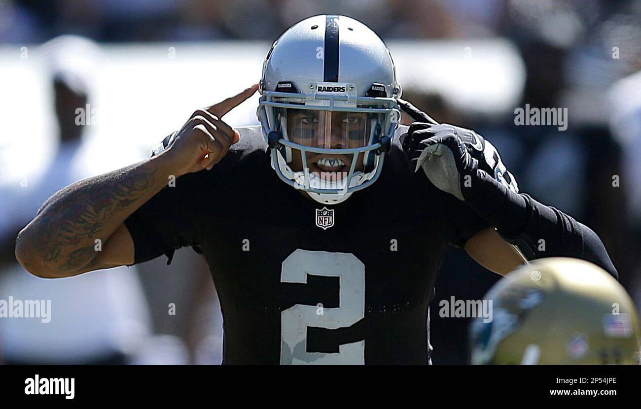 Oakland Raiders quarterback Terrelle Pryor (2) signals at the line of ...