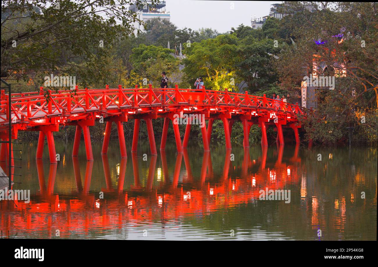 Vietnam, Hanoi, Hoan Kiem Lake, CaoThe Huc Bridge Stock Photo - Alamy