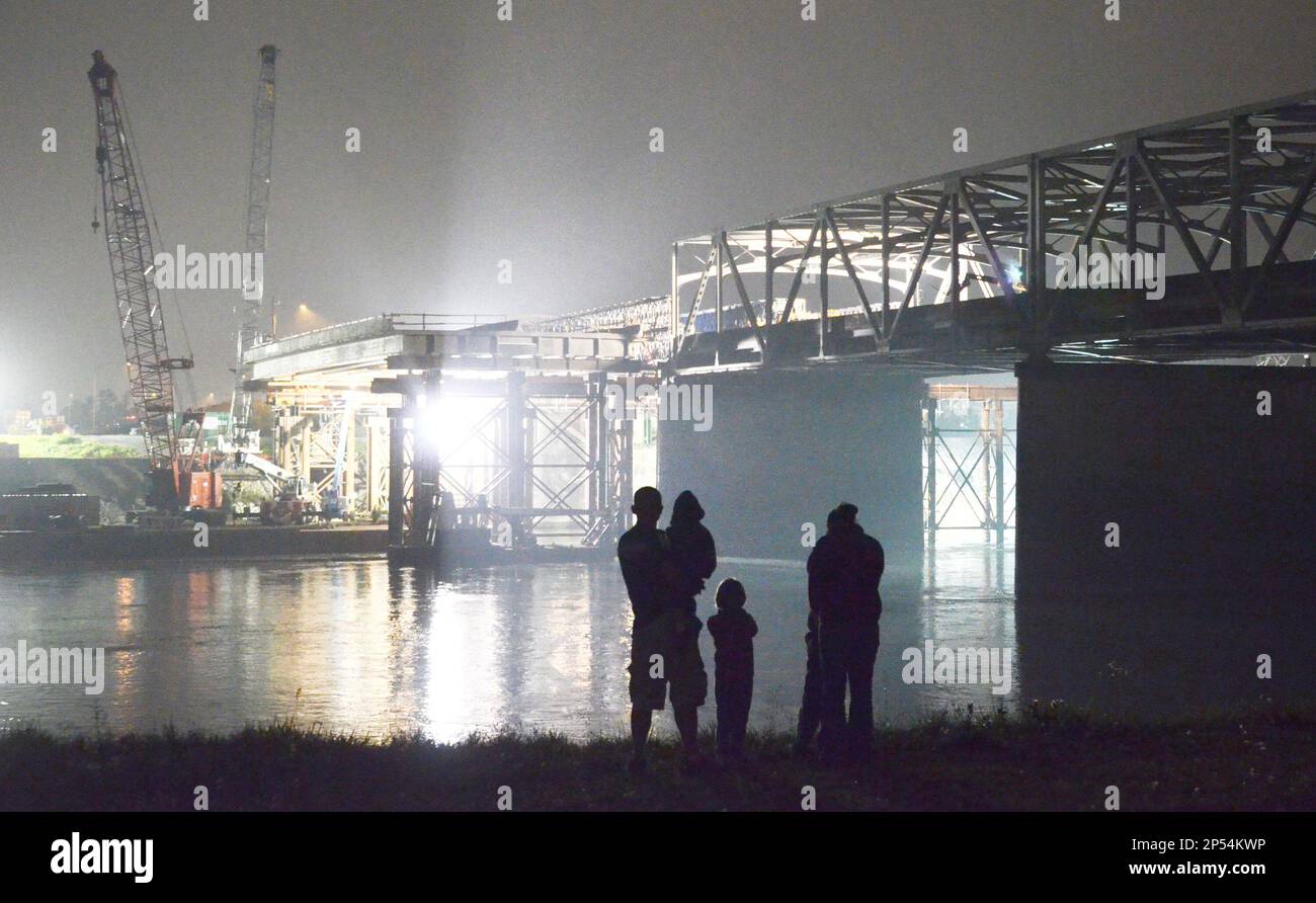 The Clint and Jolie Boerner family of Stanwood watch workers cut away ...