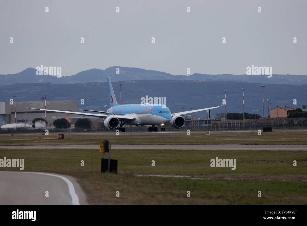 Neos boeing 787 hi-res stock photography and images - Alamy