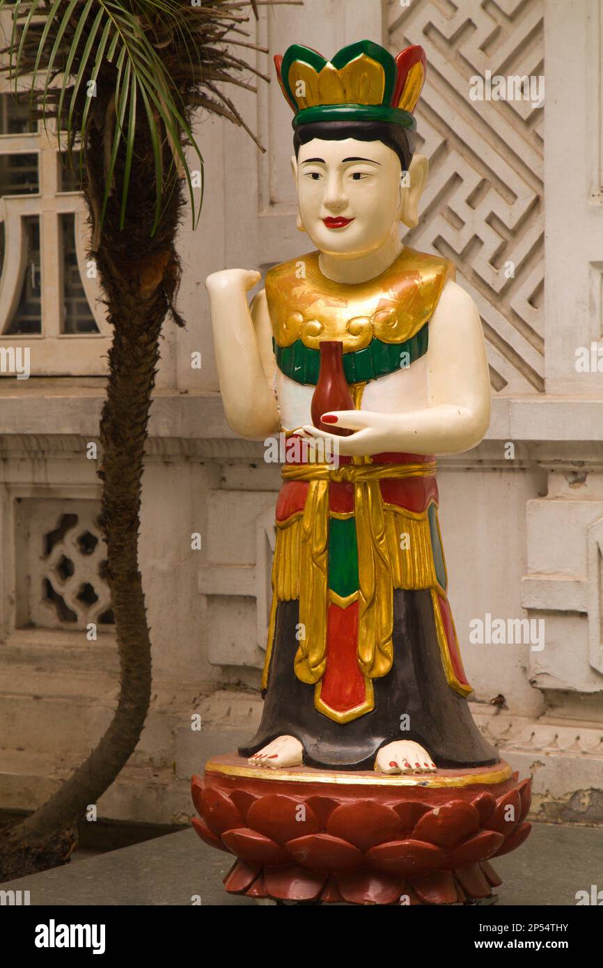 Vietnam, Hanoi, street scene, statue Stock Photo - Alamy