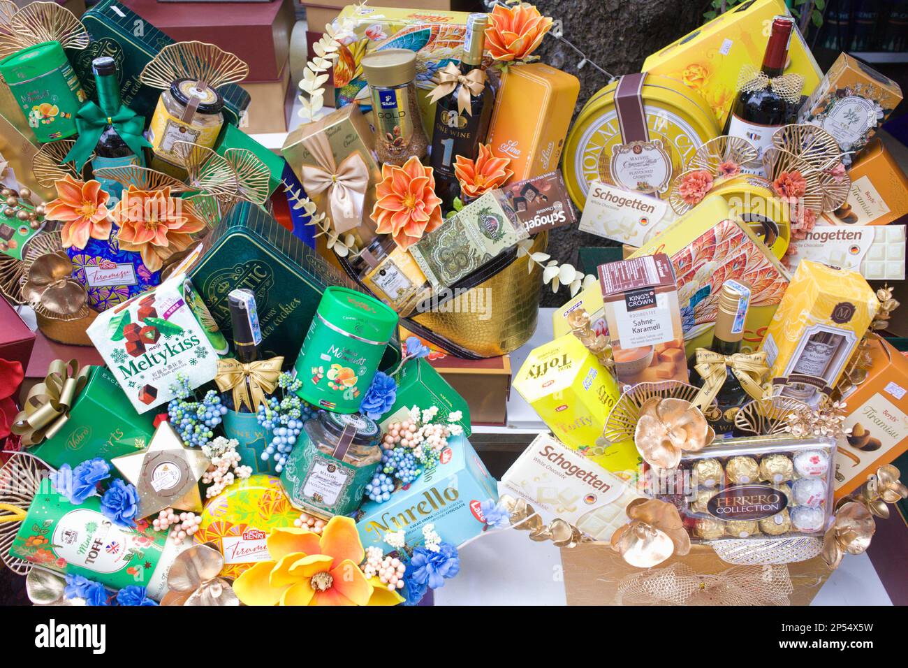 Vietnam, Hanoi, Tet, Lunar New Year, gifts Stock Photo - Alamy