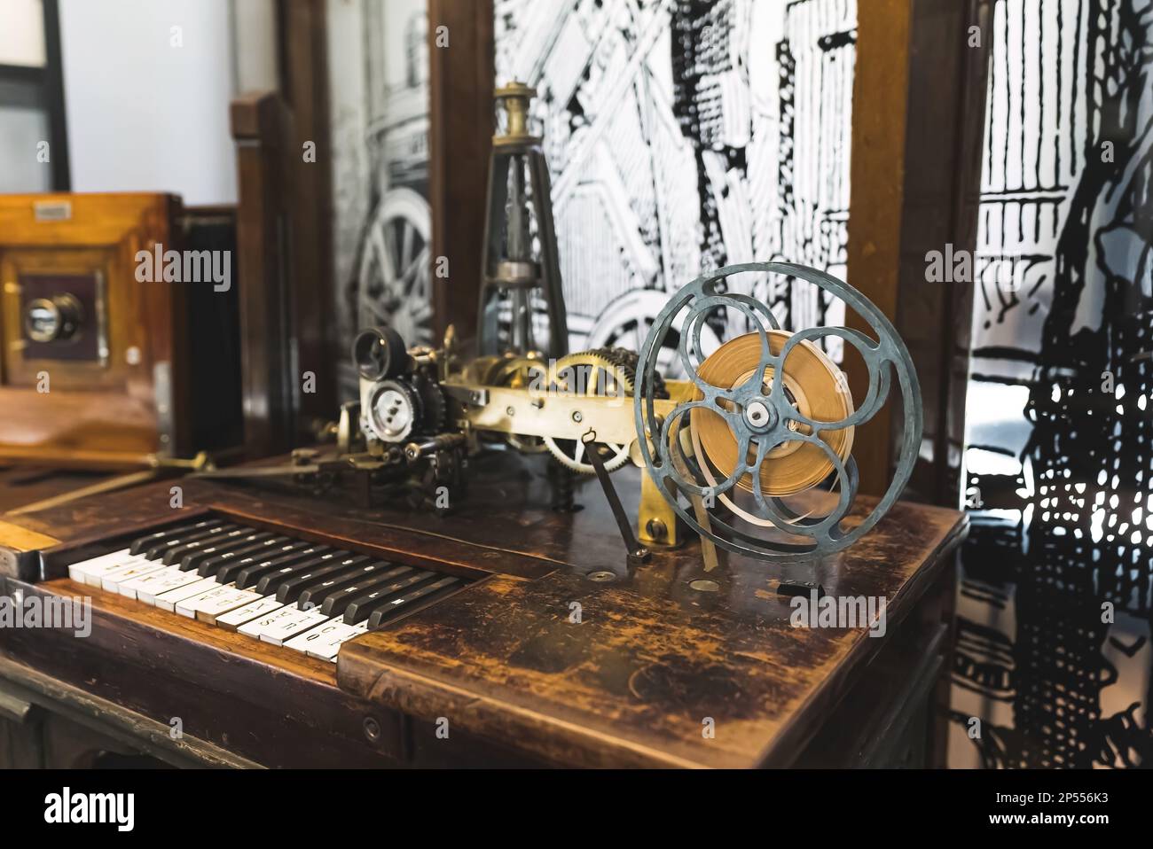 Telegraph key 19th century hi-res stock photography and images - Alamy