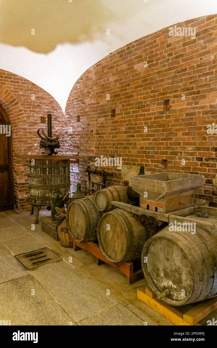 Traditional winemaking hi-res stock photography and images - Alamy