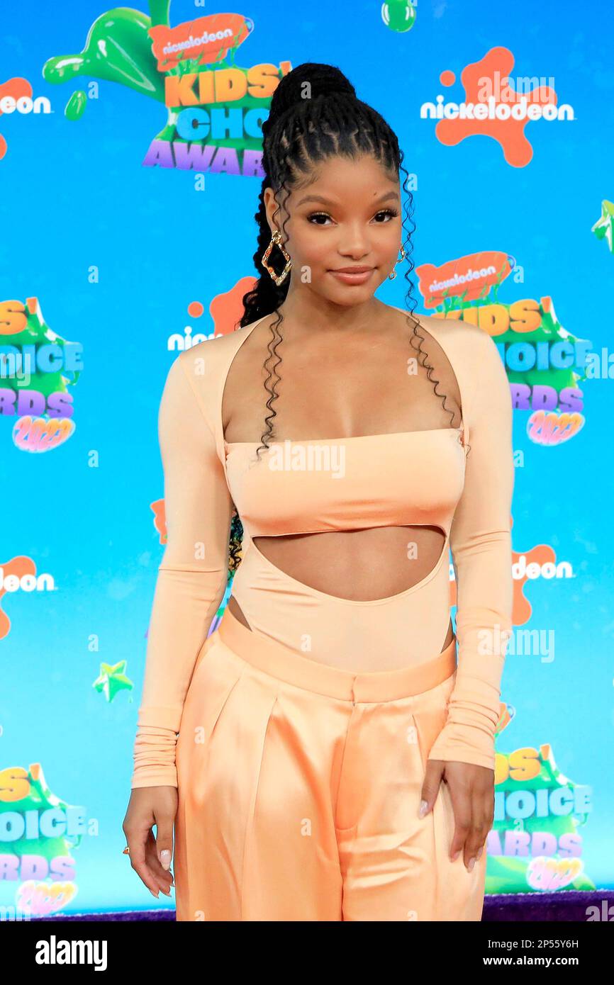 Los Angeles, CA. 4th Mar, 2023. Halle Bailey at arrivals for Nickelodeon Kids' Choice Awards ...
