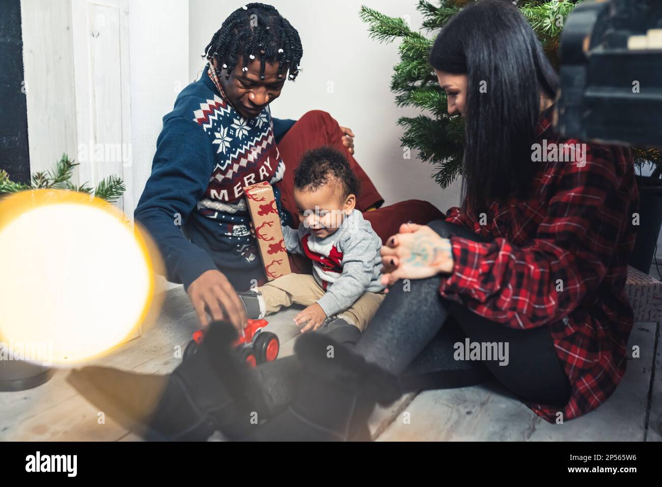 Mom, dad, and child hi-res stock photography and images - Alamy