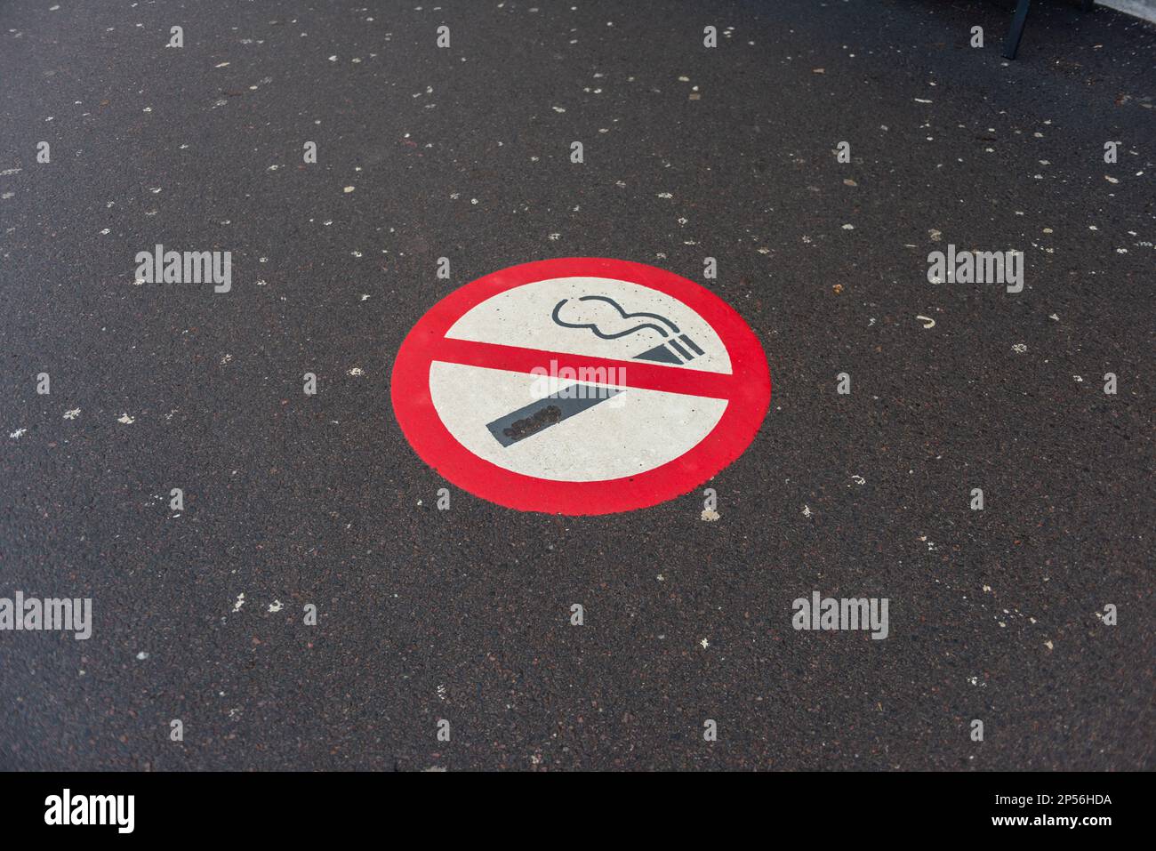 Smoking prohibited sign painted on asphalt Stock Photo - Alamy