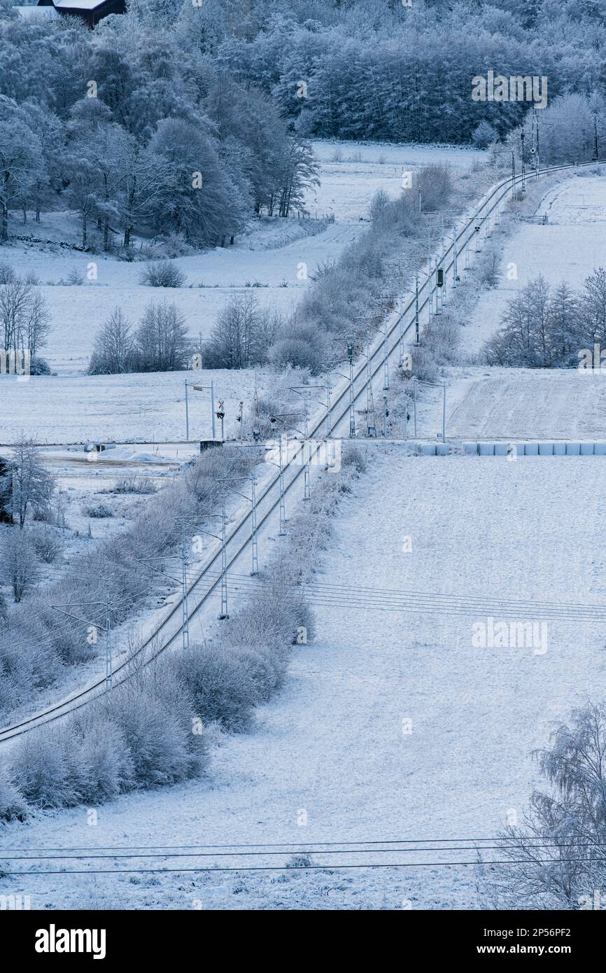 Train crossing snowy countryside hi-res stock photography and images ...