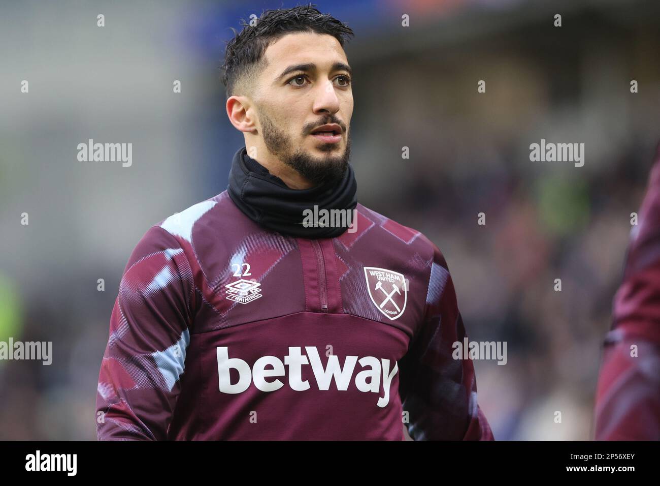 Saïd Benrahma warms up for West Ham United before their match against ...