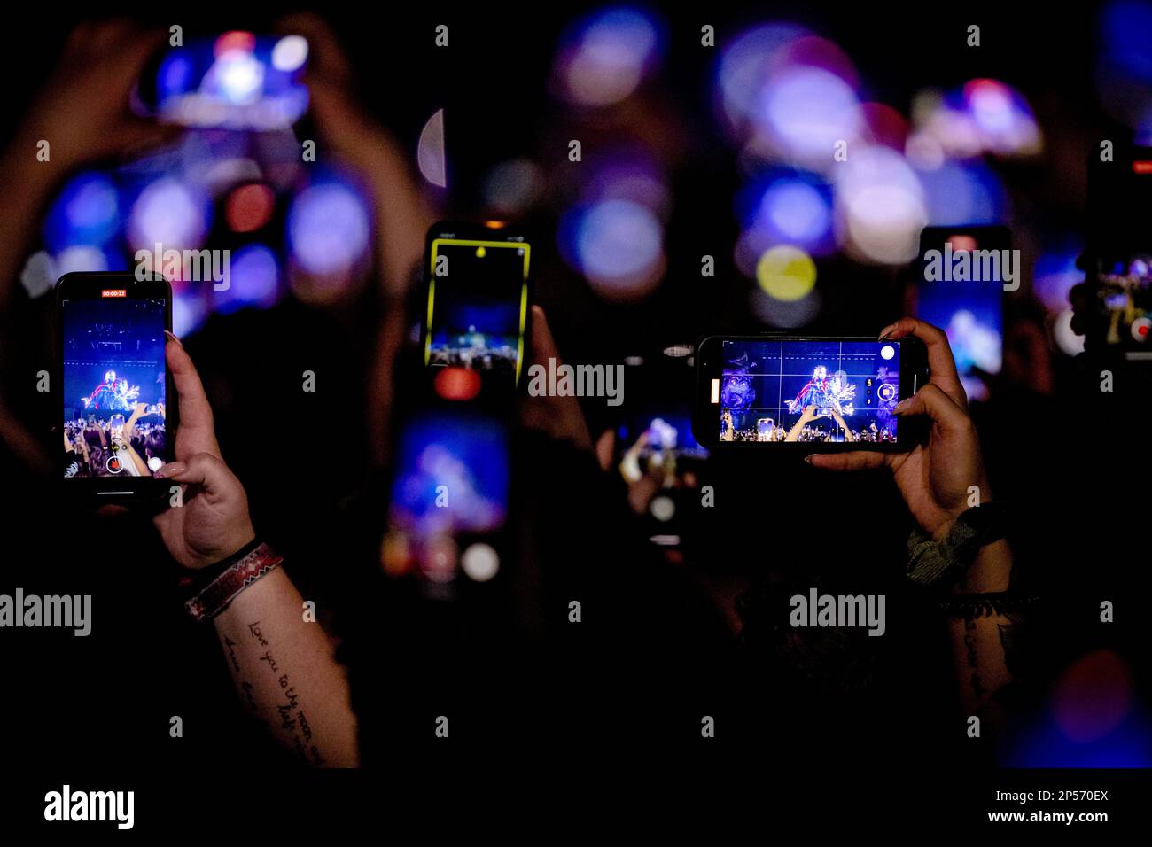 Chris brown fans hi-res stock photography and images - Alamy