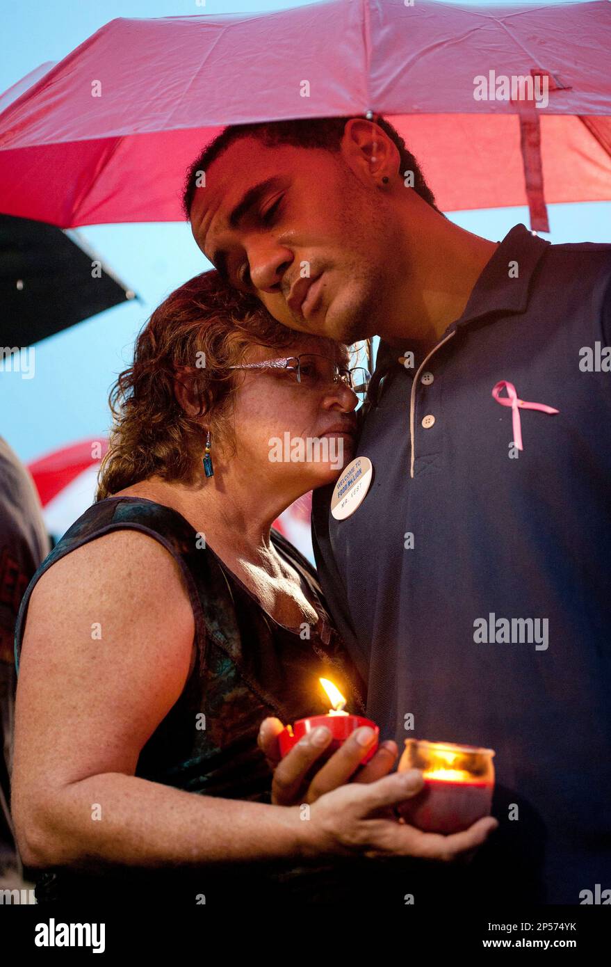 Michael Vest, a cousin of Alexis Murphy, and his mother, Colleen ...
