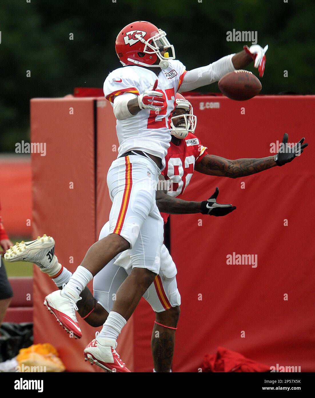Kansas City Chiefs cornerback Sean Smith (27) gets a hand on the ball ...