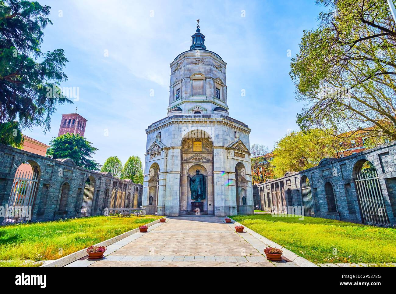 Temple of Victory or Shrine of the Fallen Milanesi monument in Milan ...