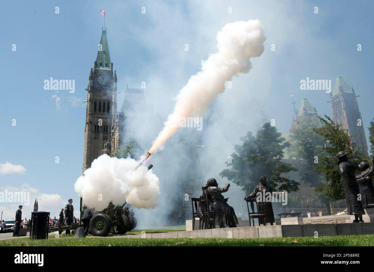 Using Four C3 Howitzers,l members of the 30th Field Regiment, Royal ...