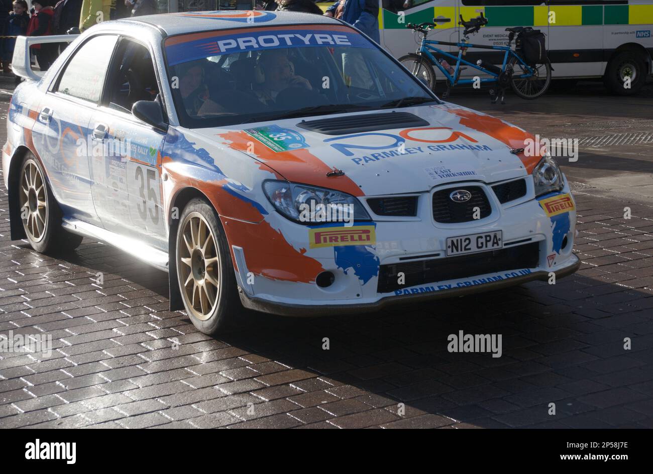 Rally start line hi-res stock photography and images - Alamy