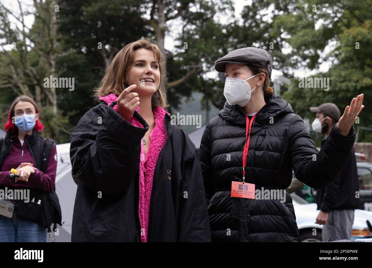 COCAINE BEAR, from left: Keri Russell, director Elizabeth Banks, on set, 2023. ph: Pat Redmond ...
