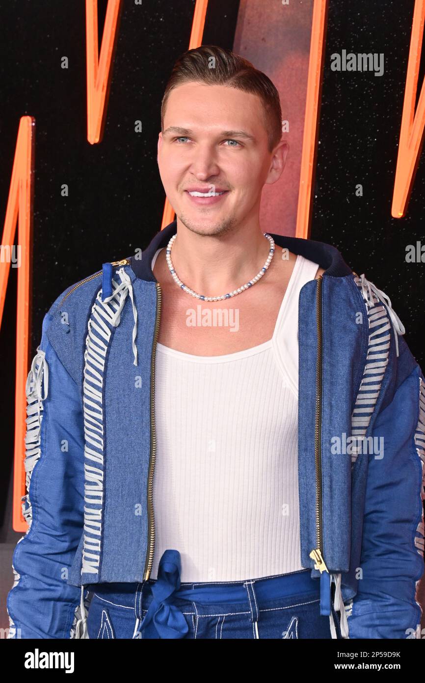 Chapter 4 uk premiere hi-res stock photography and images - Alamy