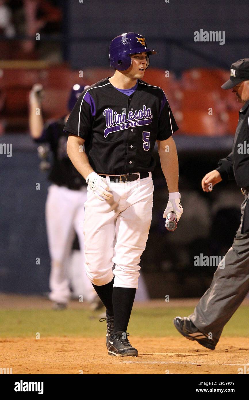 Minnesota State Mavericks Mike Eckhart #5 during a game vs. the ...