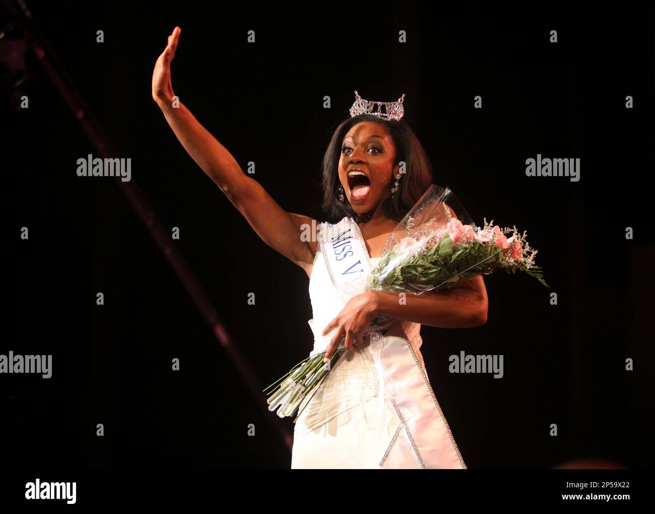 Desiree Williams, Miss Arlington, waves after she won the Miss Virginia ...