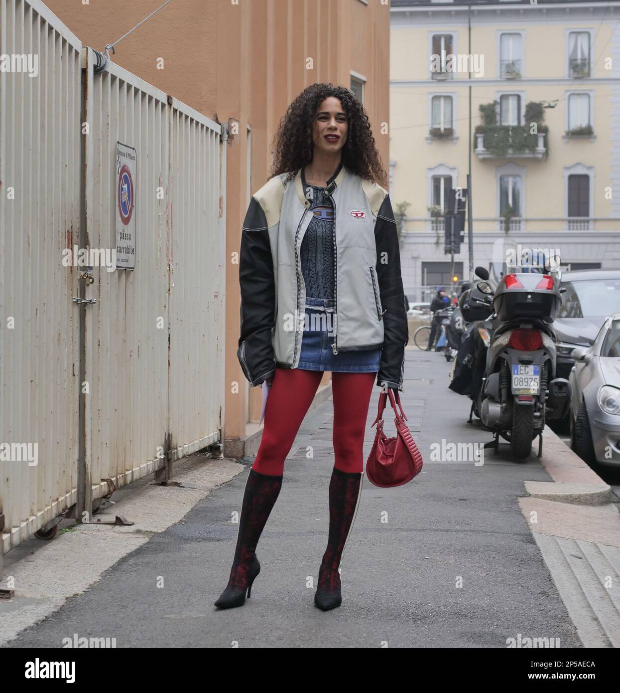 Fashion blogger Allison Fullin street style outfit before Iceberg ...