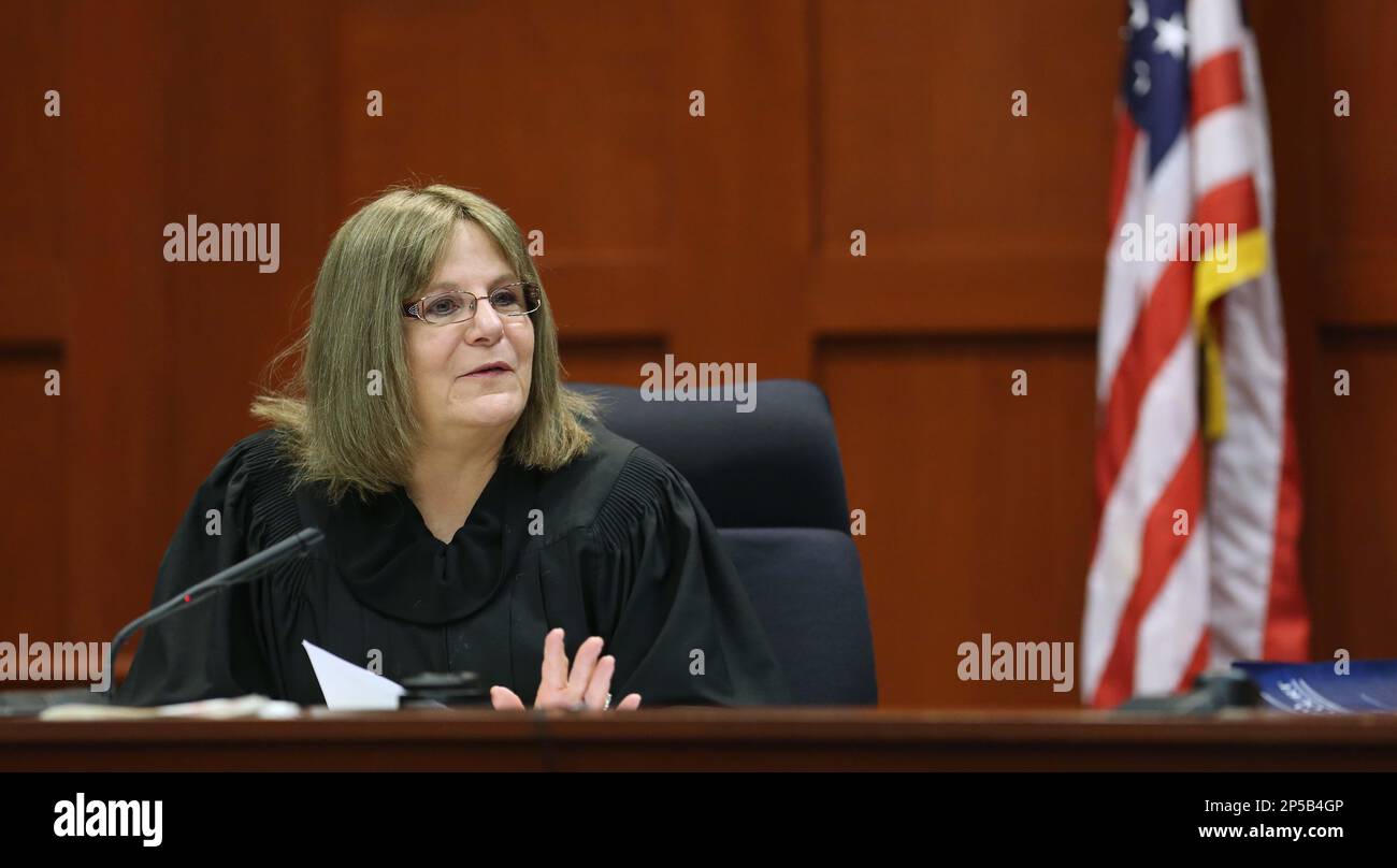 Judge Debra Nelson addresses a prospective juror in Seminole circuit ...