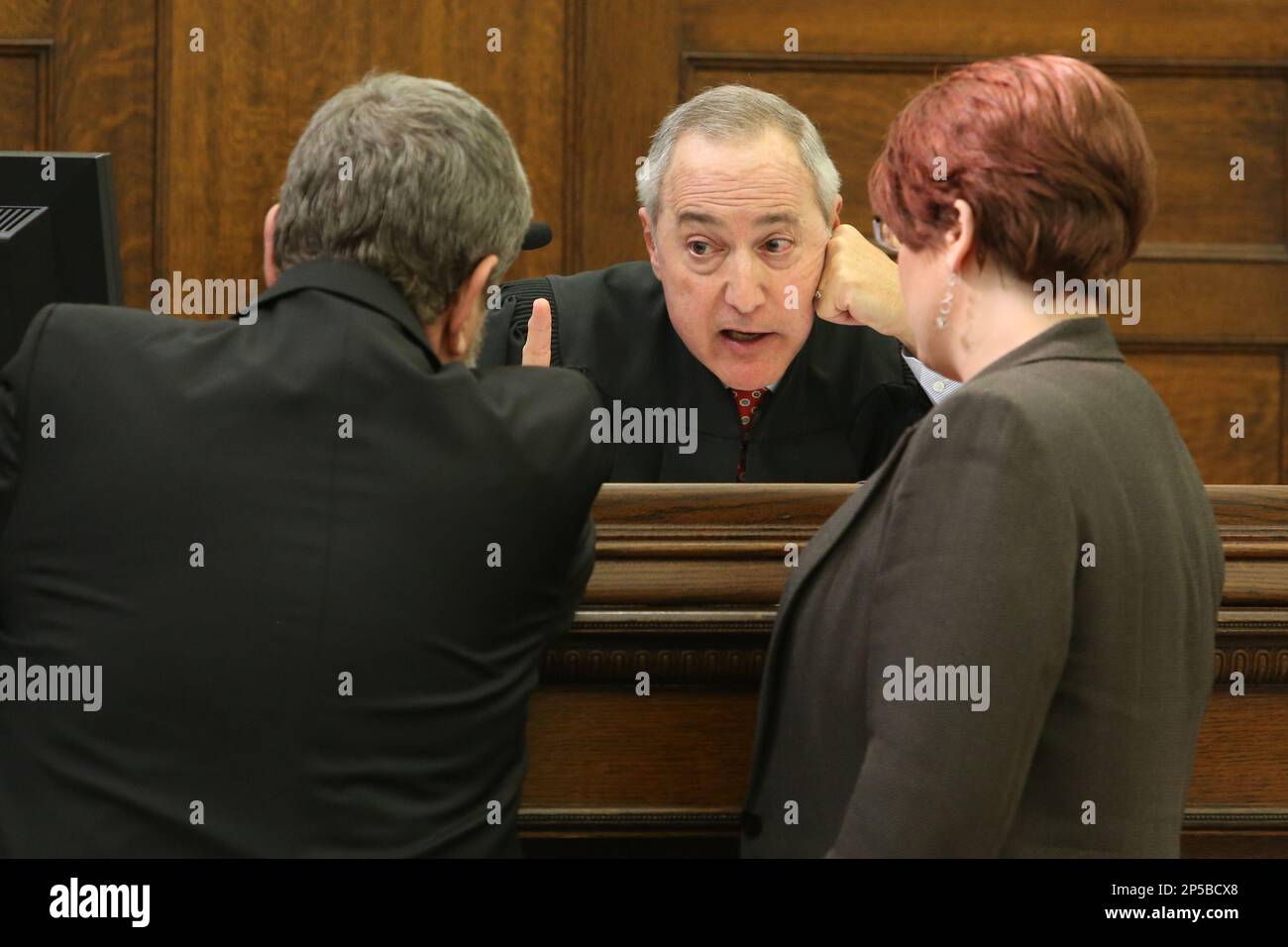 Chief Judge Larry Solomon talks with defense attorney Roger Falk, left ...