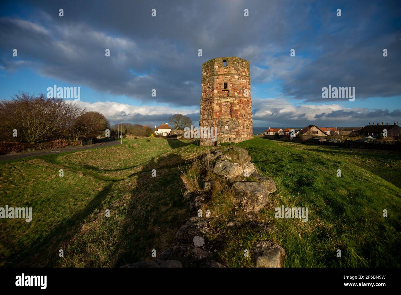 Medieval defences hi-res stock photography and images - Alamy