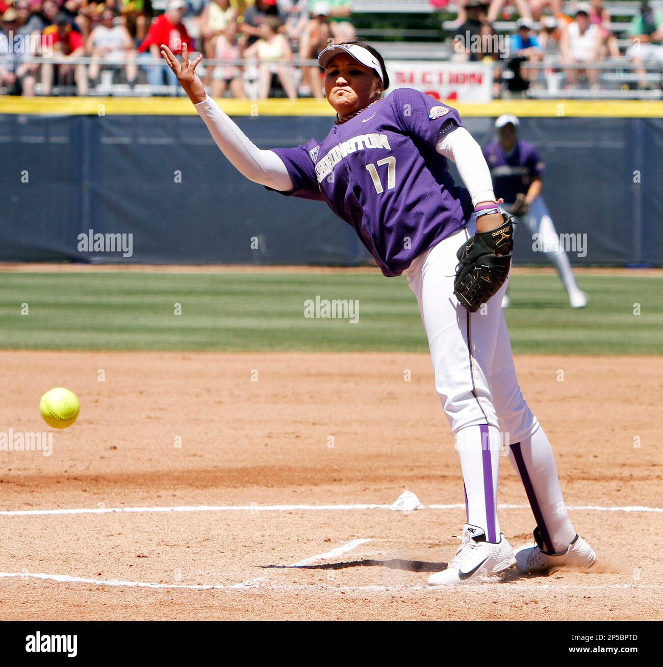 Washington pitcher Bryana Walker pitches in the first inning of the ...