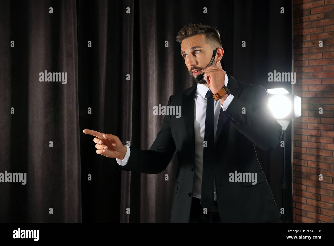 Stage manager headset hi-res stock photography and images - Alamy