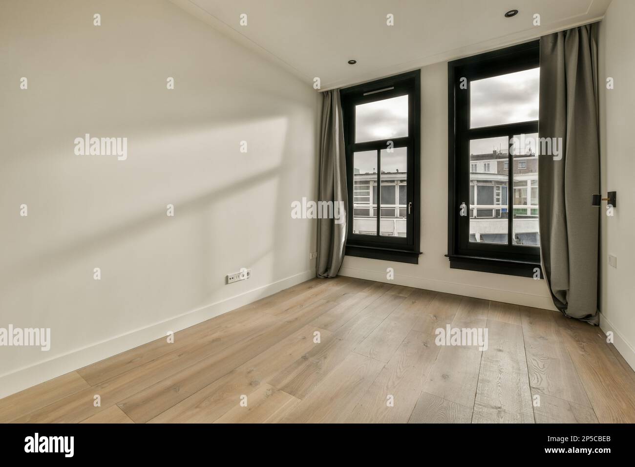 Looking inside window from outside hi-res stock photography and images ...