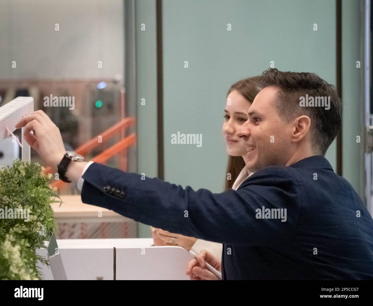 Woman speak chart hi-res stock photography and images - Alamy