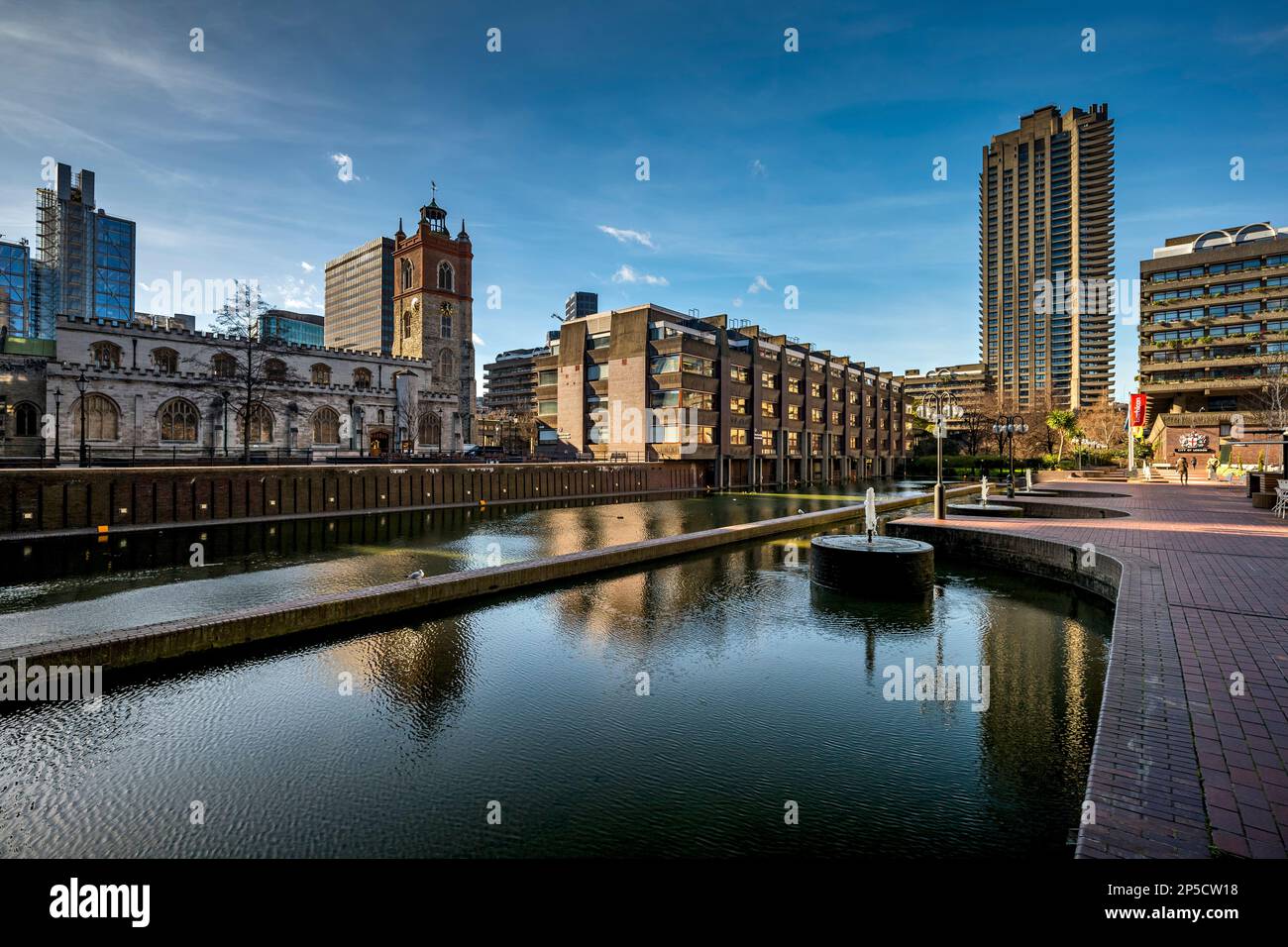 Fountain pond barbican hi-res stock photography and images - Alamy