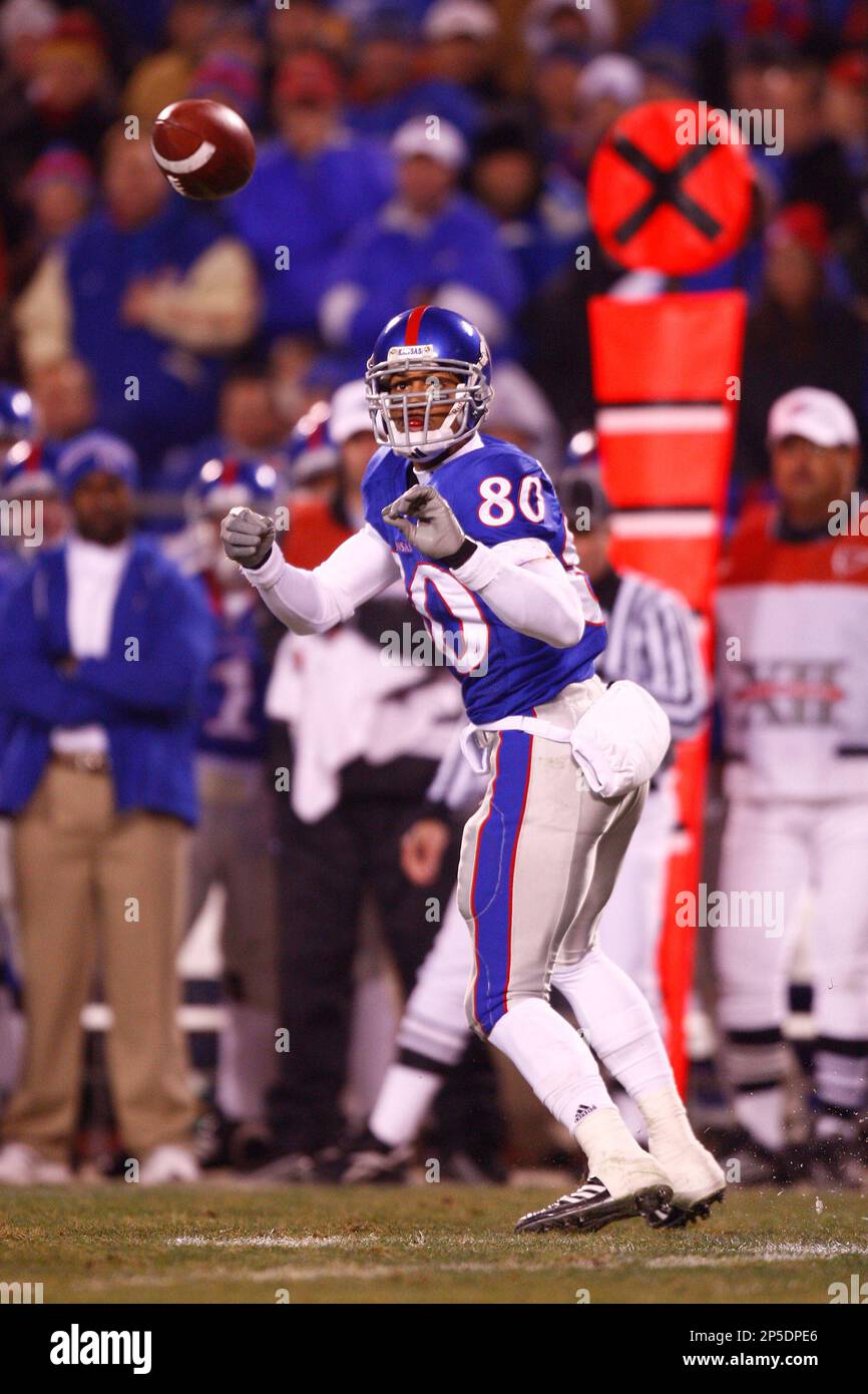 Dezmon Briscoe #80 of the Kansas Jayhawks looks in a reception against ...